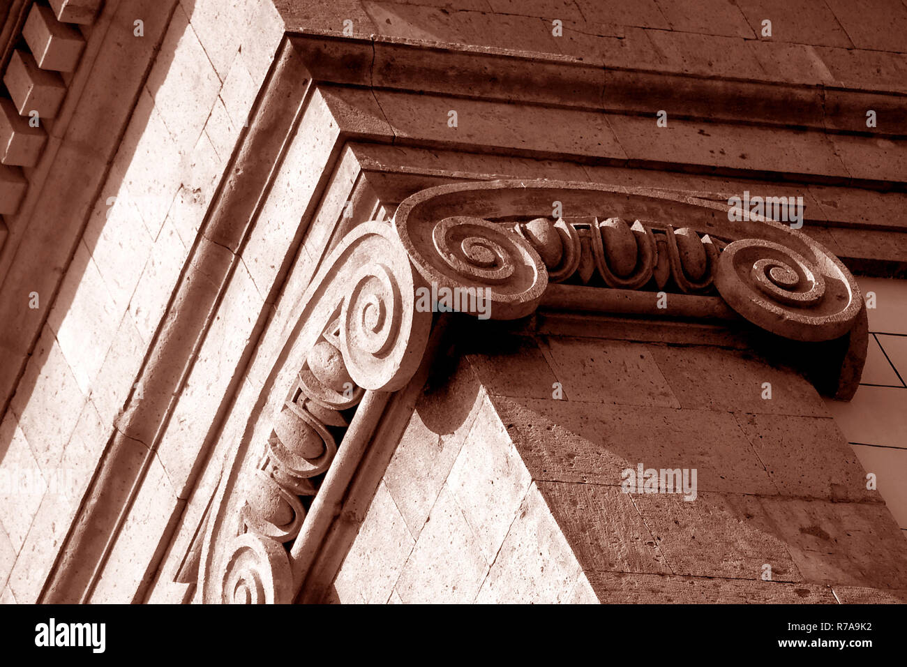 Antique ornate column solid hi-res stock photography and images - Alamy