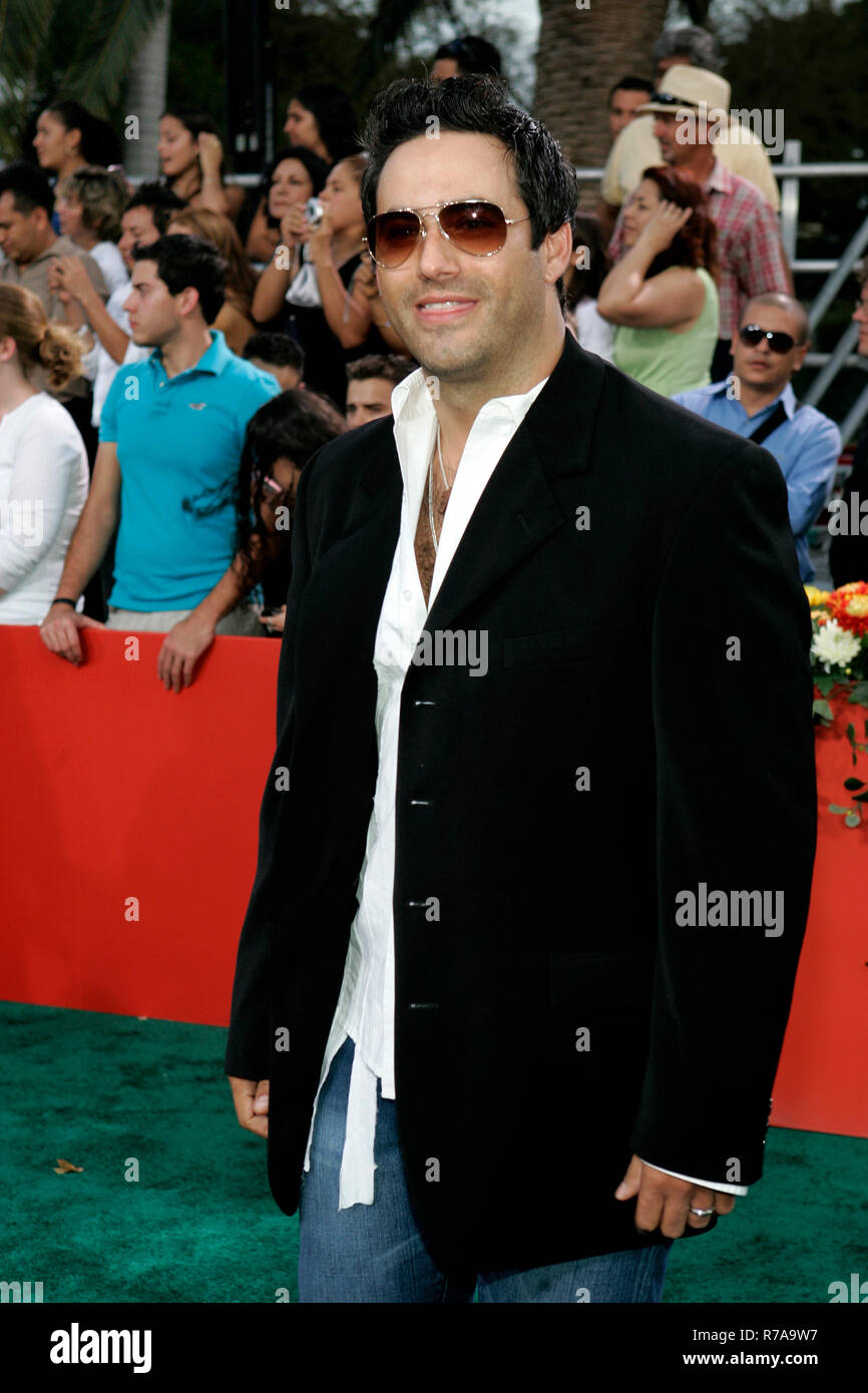 Rene Lavan arrives for the 2007 Latin Billboard Awards at the ...