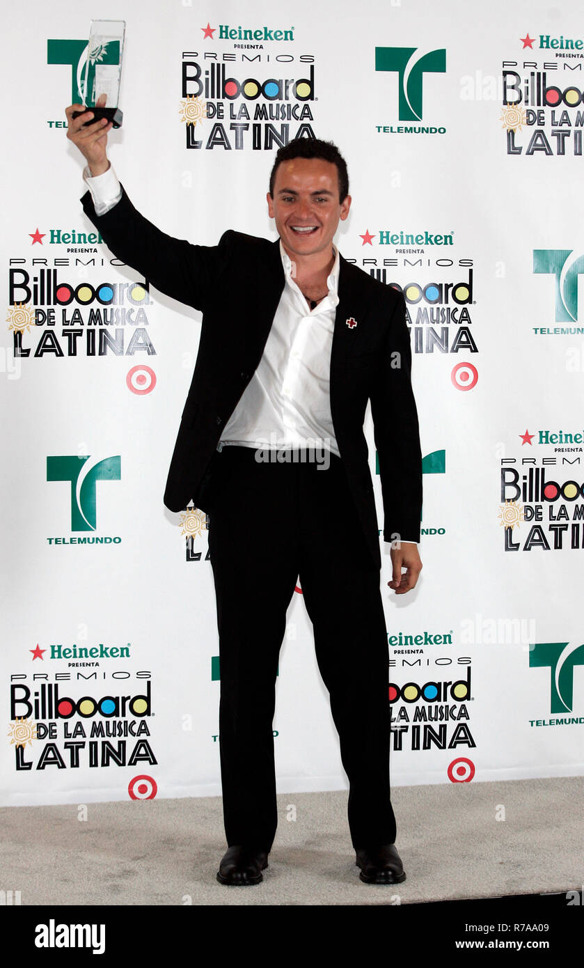Fonseca celebrates winning the Tropical Album of the year, backstage at ...