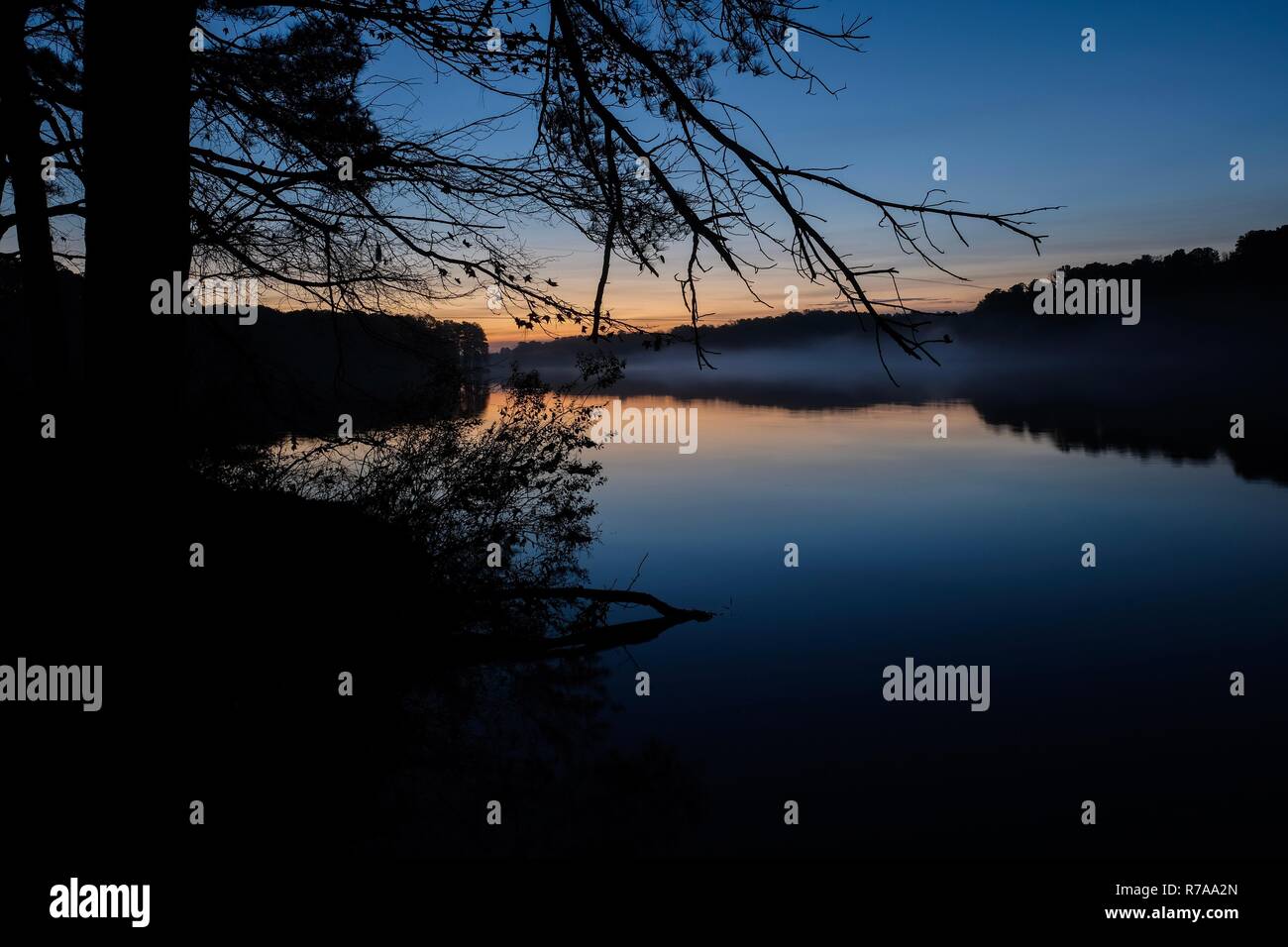 Twilight shot hi-res stock photography and images - Alamy