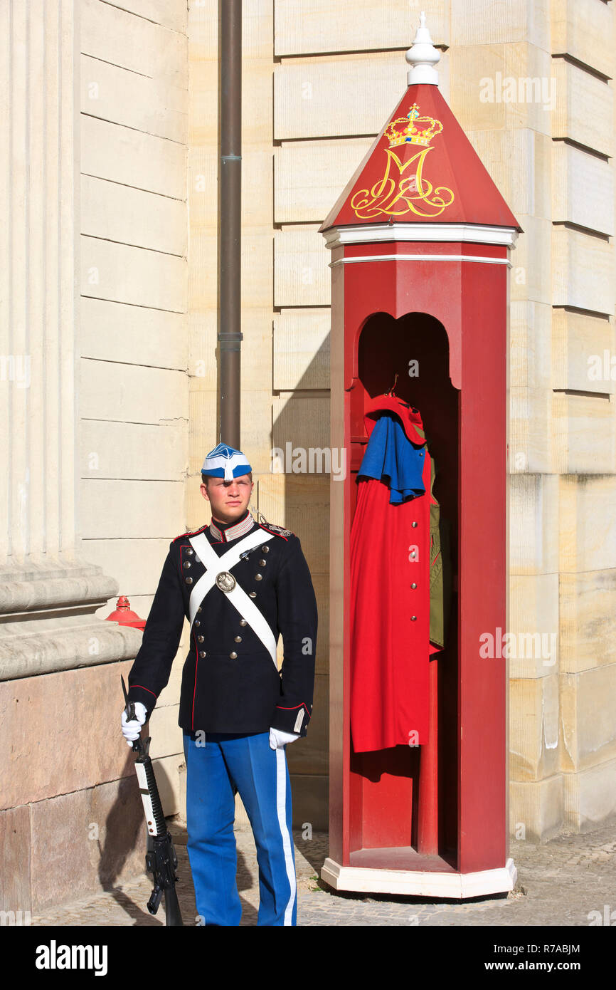 A Royal Life Guard to the Danish monarchy on duty in front of his ...