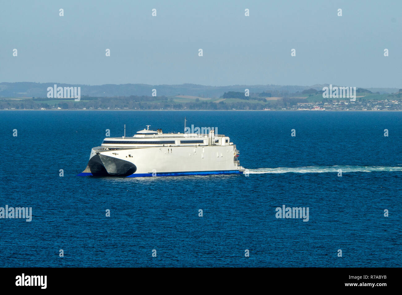 Rowing boat ferry service hi-res stock photography and images - Alamy