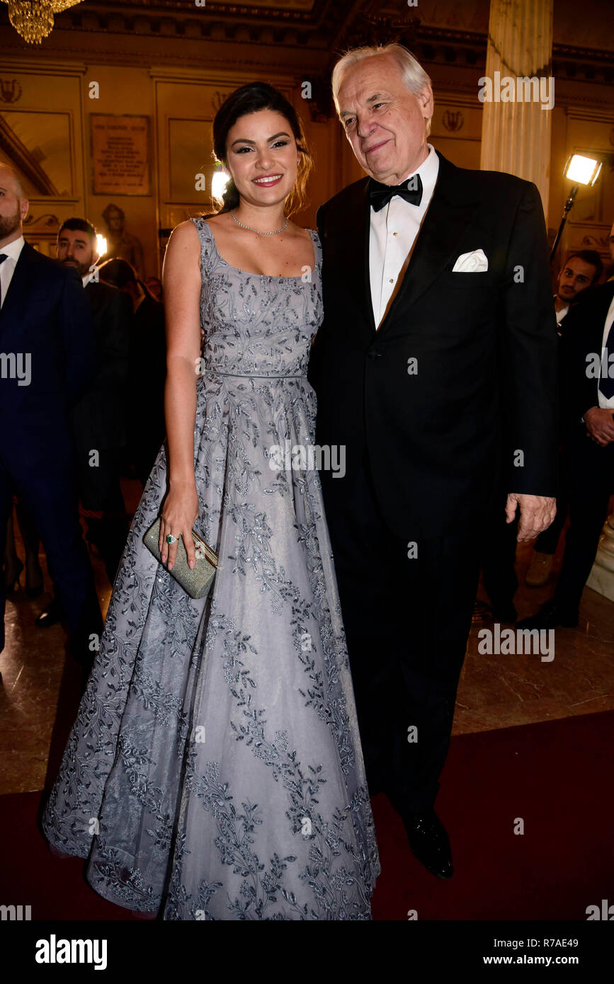 Milan, Italy. 08th Dec, 2018. Milan, Before the Teatro alla Scala with ...