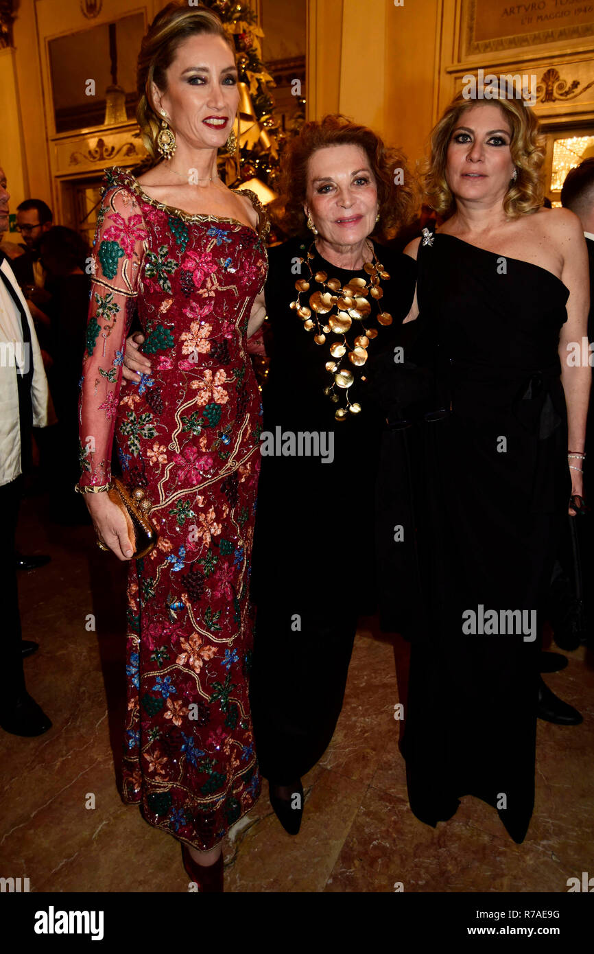 Milan, Italy. 08th Dec, 2018. Milan, Before the Teatro alla Scala with ...