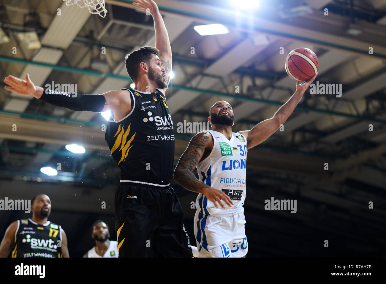 Karlsruhe, Deutschland. 08th Dec, 2018. Filmore Beck (Lions) in duels ...