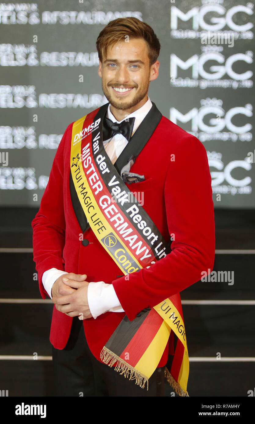 Linstow, Germany. 08th Dec, 2018. Sasha Sasse, reigning Mister Central ...
