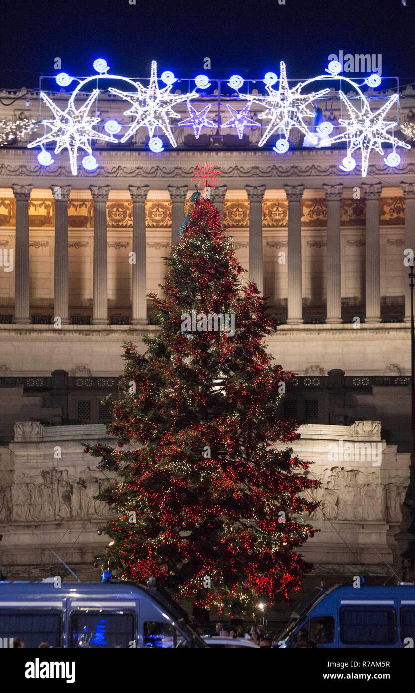 Rome, Italy. 8th December 2018. Christmas tree lights up. Credit ...