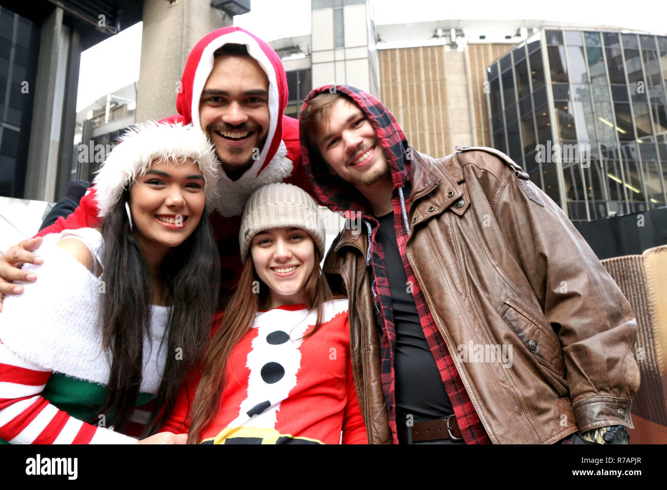 New York, USA. 8th Dec, 2018. Santa Con, the city-wide annual bar crawl ...