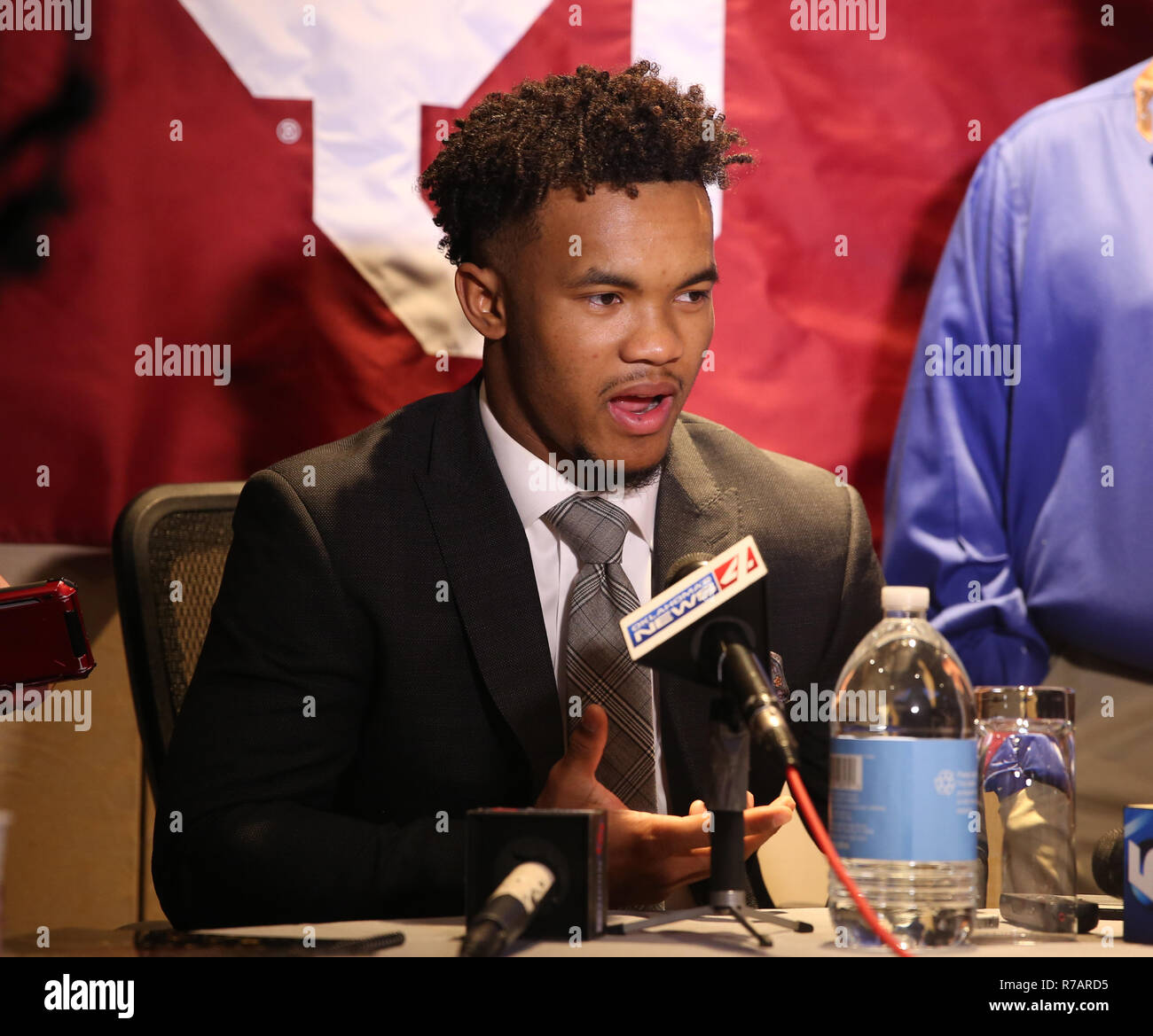 New York, USA. 8th Dec 2018. (L-R) Oklahoma Sooners quarterback Kyler ...
