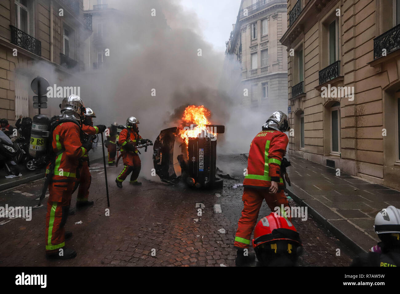 Burn car seen road hi-res stock photography and images - Alamy