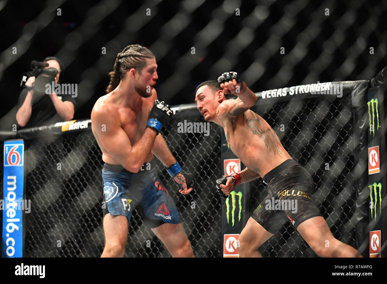 Ontario, Canada. 9th Dec 2018. Featherweight BRIAN ORTEGA against MAX ...