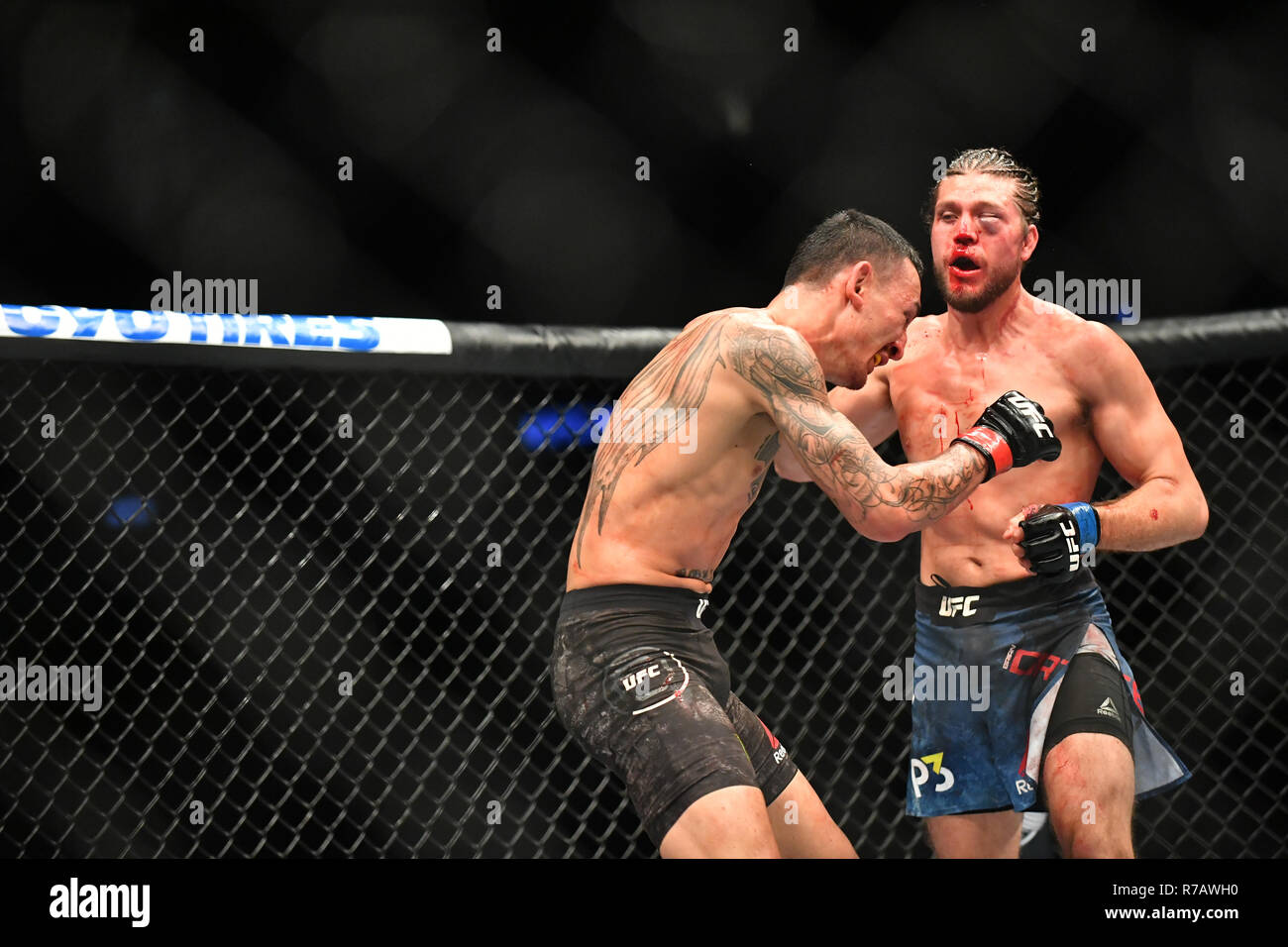 Ontario, Canada. 9th Dec 2018. Featherweight BRIAN ORTEGA against MAX ...