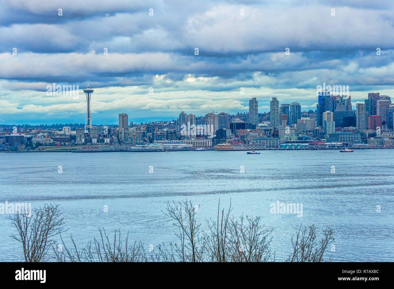 Skyline at dark hi-res stock photography and images - Alamy