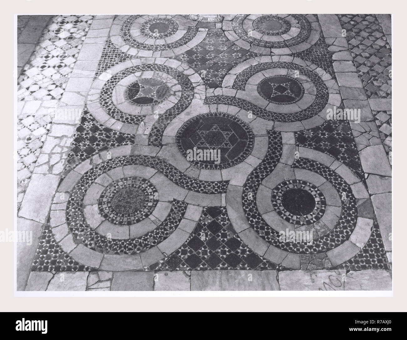Cosmati pavement hi-res stock photography and images - Alamy