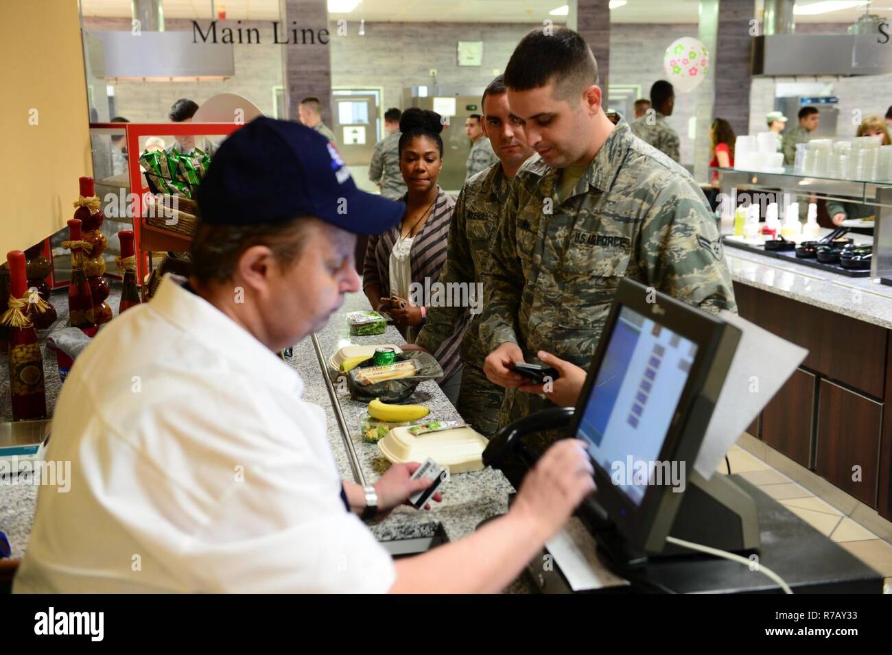 Kitchen dfac hi-res stock photography and images - Alamy