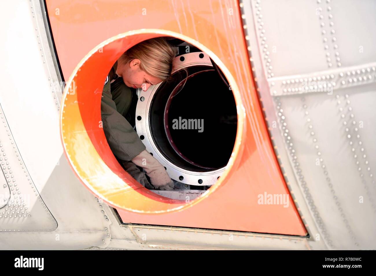 Modular airborne firefighting systems hi-res stock photography and ...