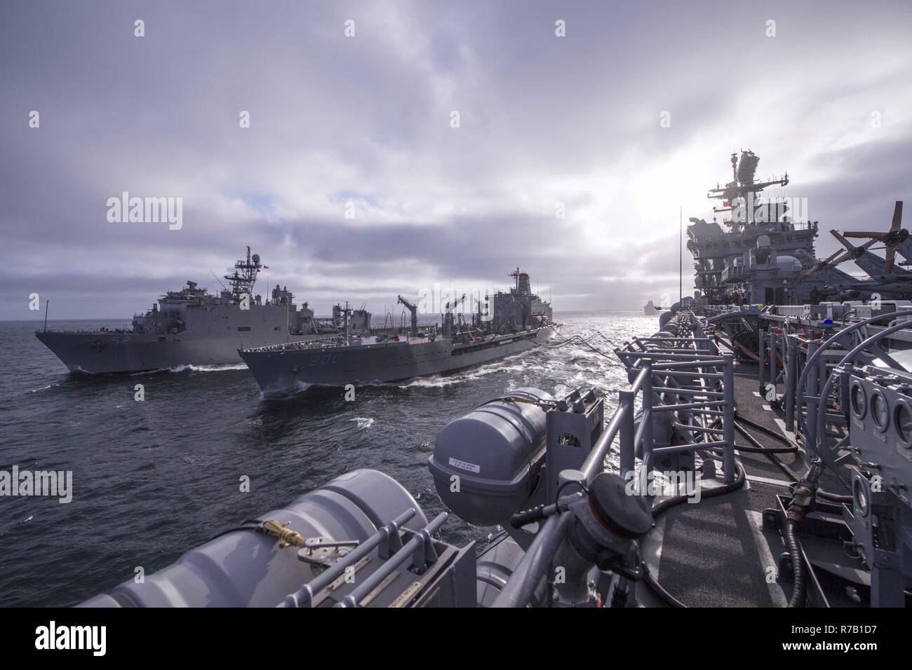 PACIFIC OCEAN (April 11, 2017) The amphibious assault ship USS America ...