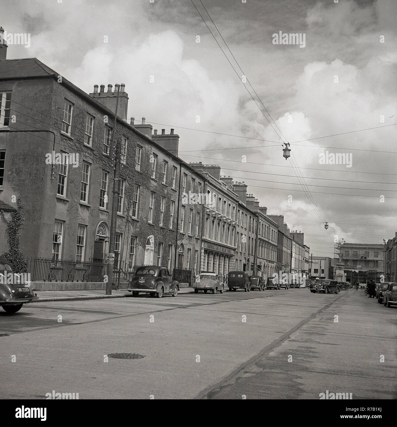 1950s, Dublin, Ireland, Fitzwilliam street, a wide city centre street ...