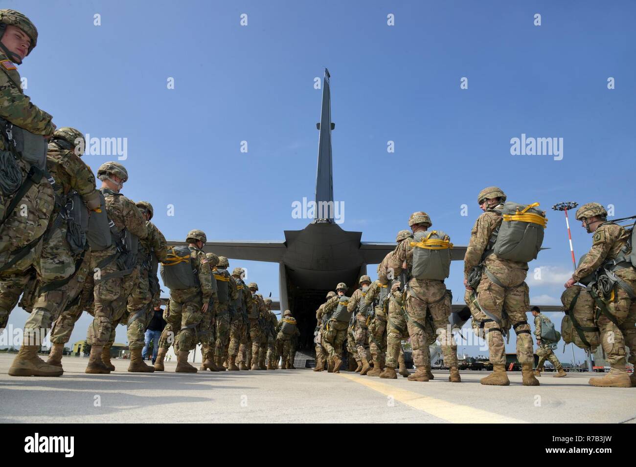 U.S. Army paratroopers assigned to the 173rd Brigade Support Battalion ...