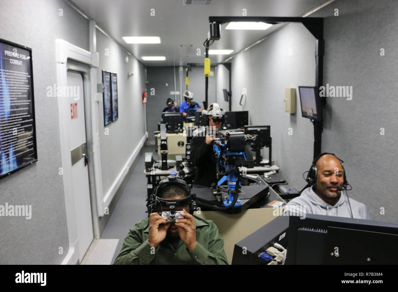 Virtual convoy operations trainer hi-res stock photography and images ...