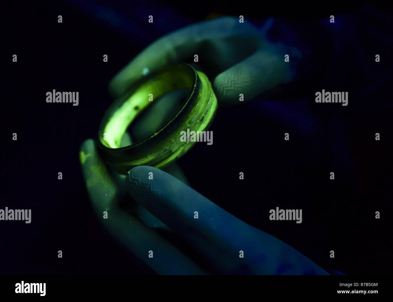 Non destructive inspection technician hi-res stock photography and ...