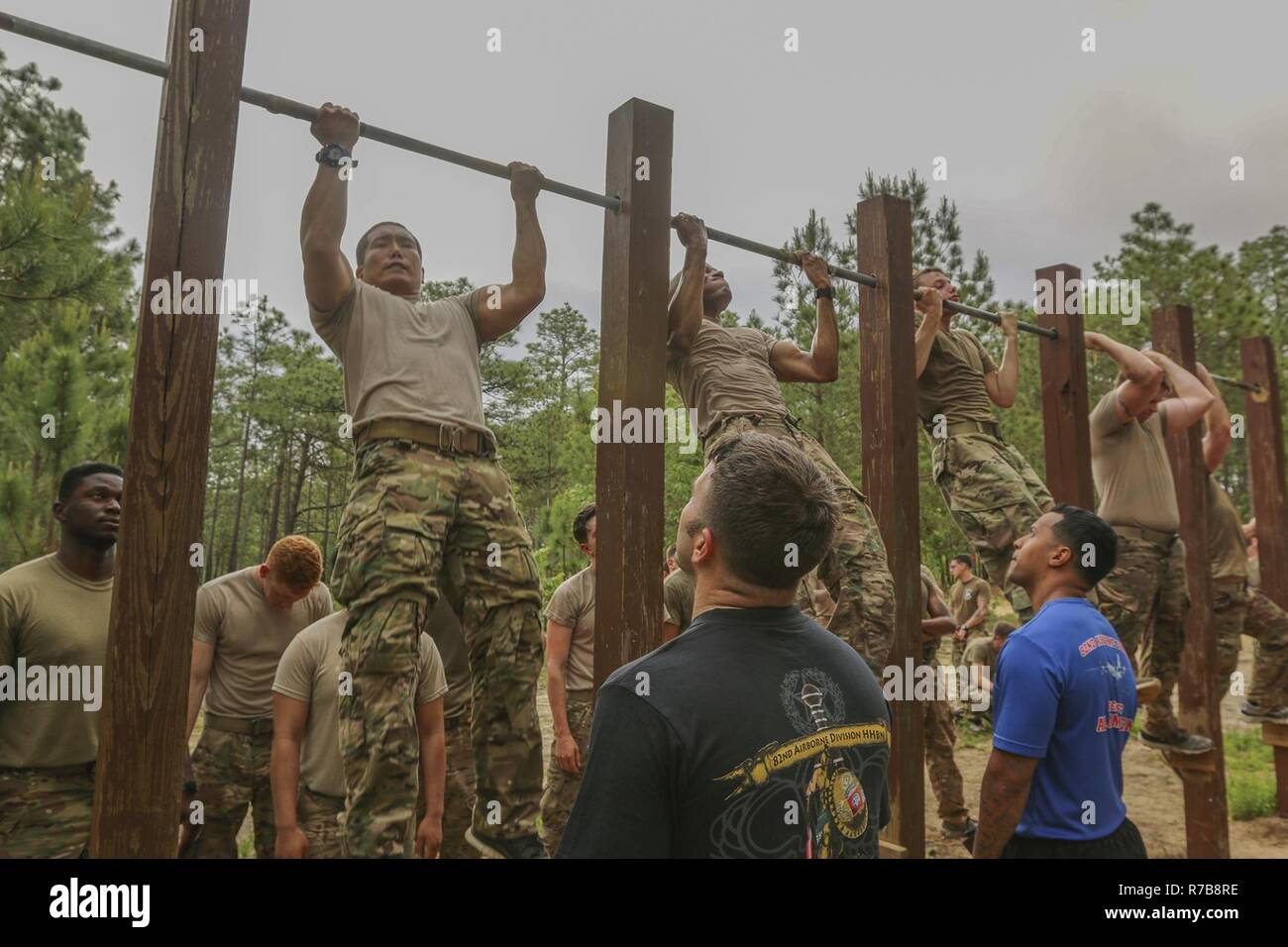 Paratroopers with the 2nd Battalion, 501st Parachute Infantry Regiment ...