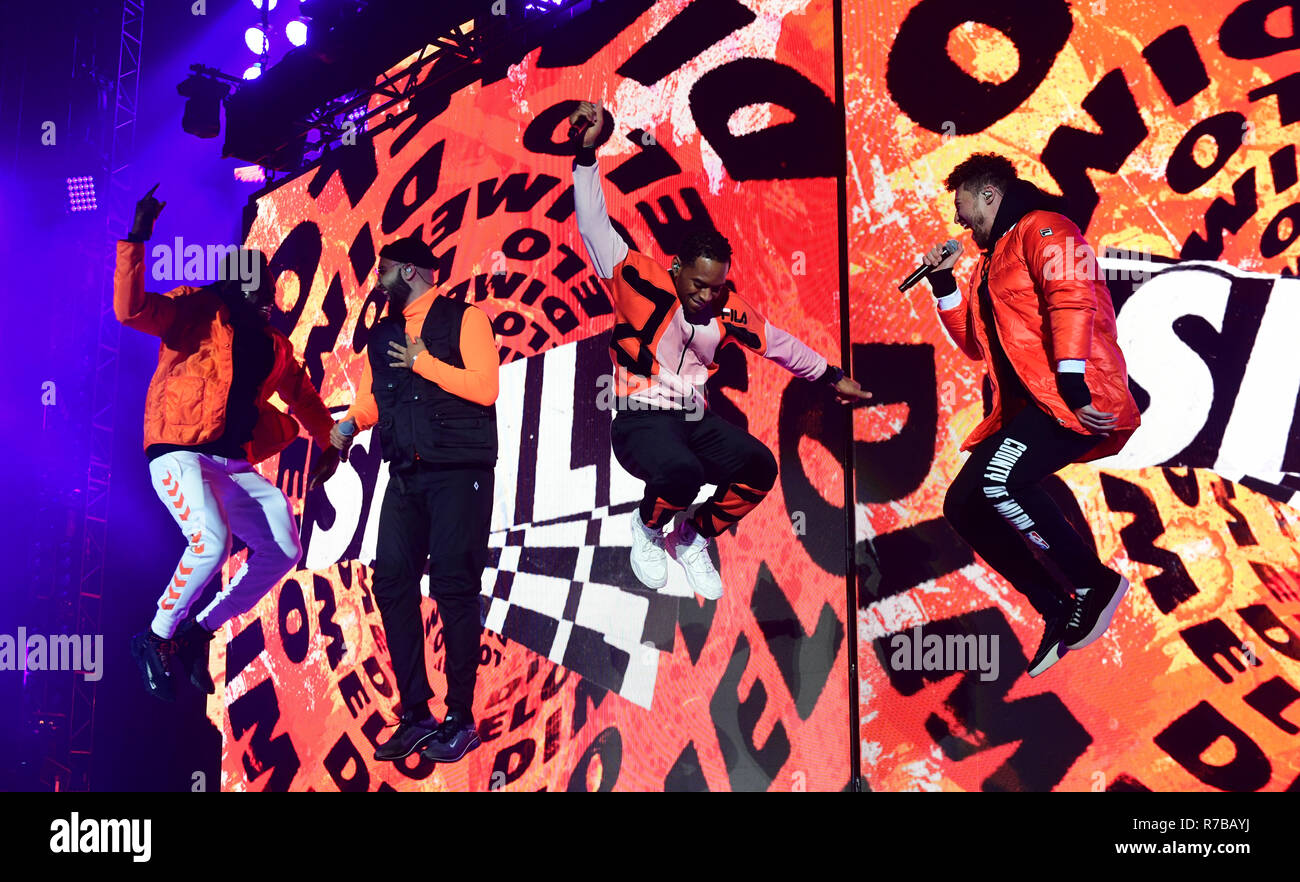 Rak su perform hi-res stock photography and images - Alamy