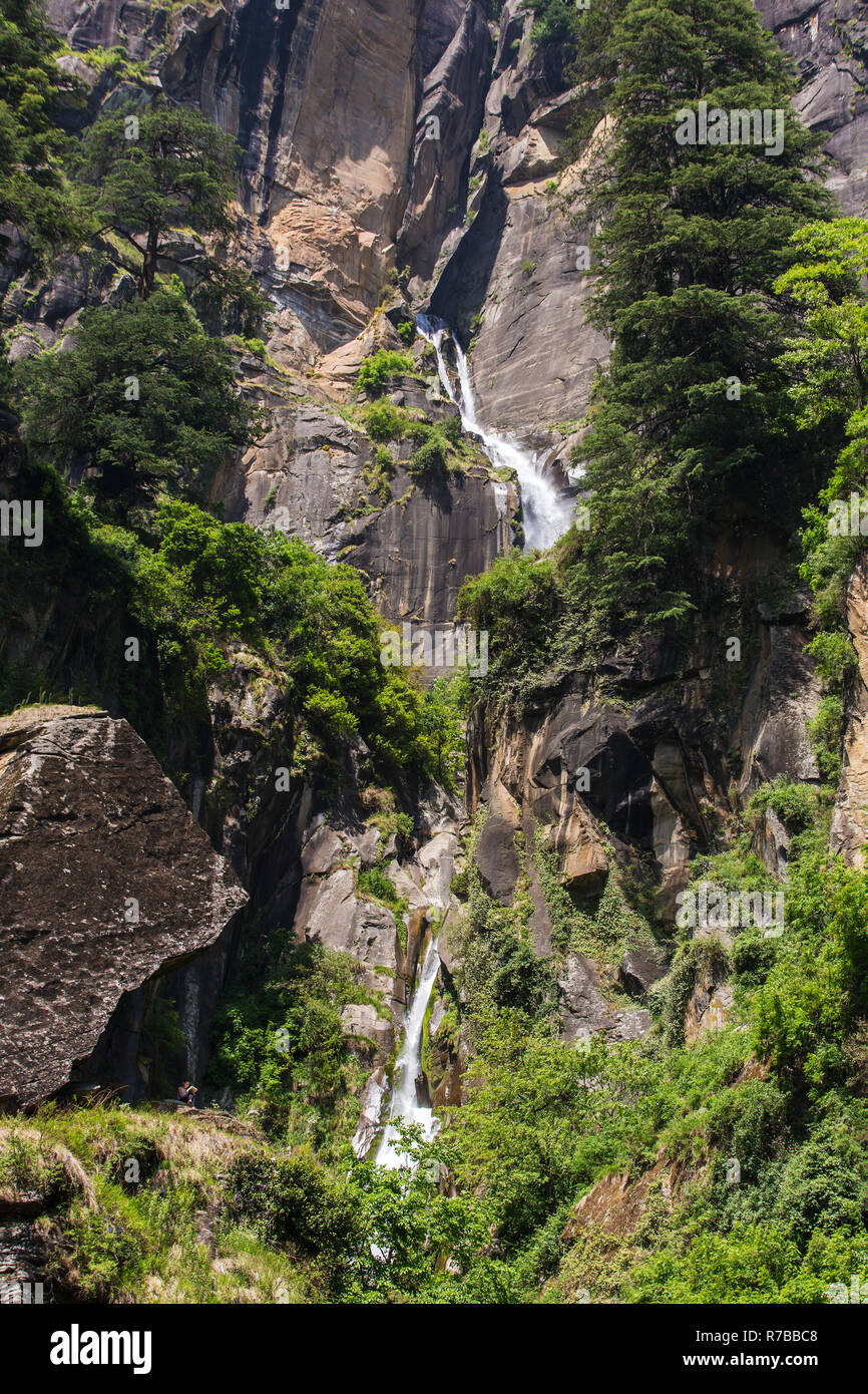 Jogini waterfalls near Manali in Himachal Pradesh, India Stock Photo ...