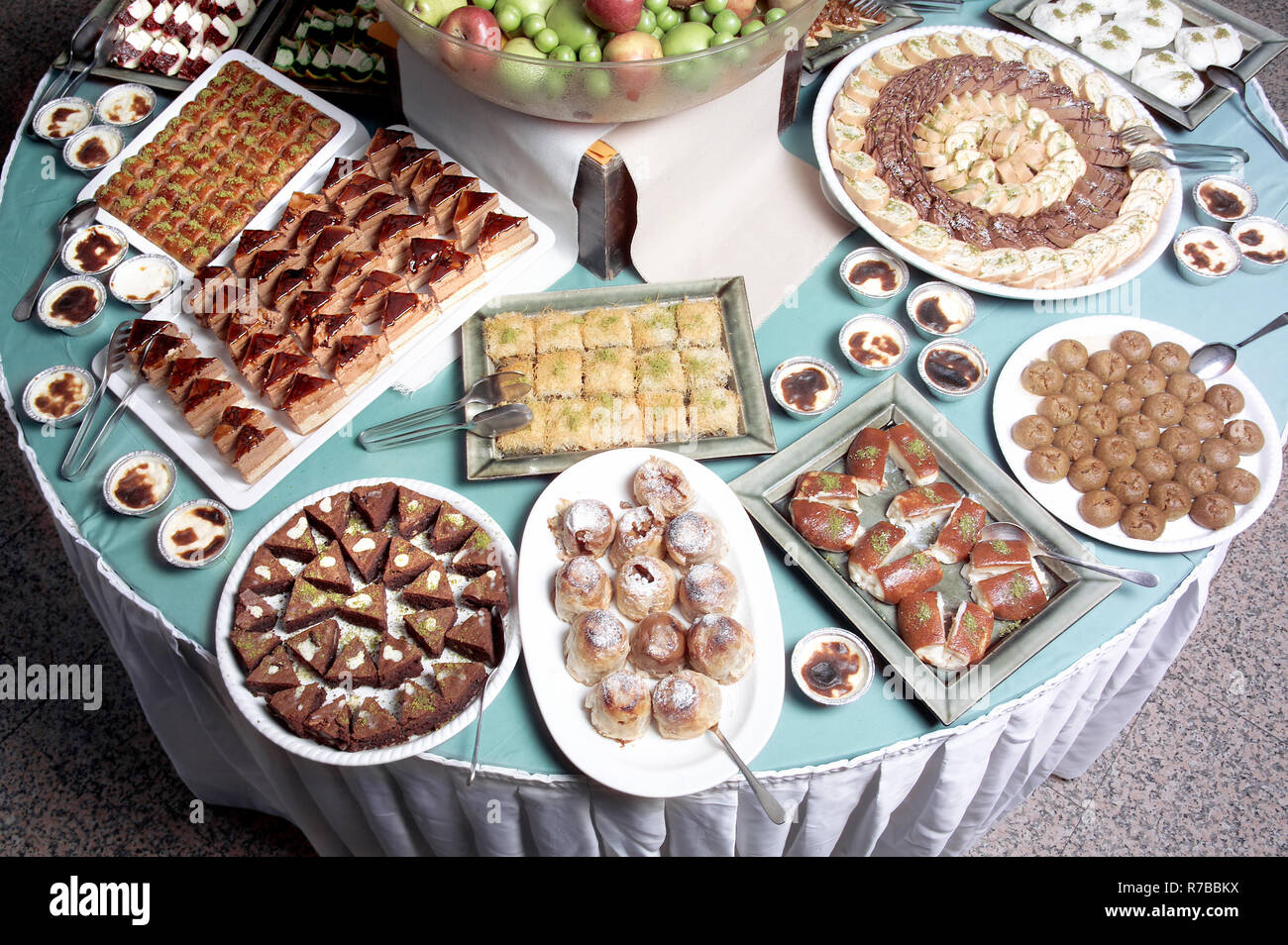 Turkish bakery and cake shop hi-res stock photography and images - Alamy
