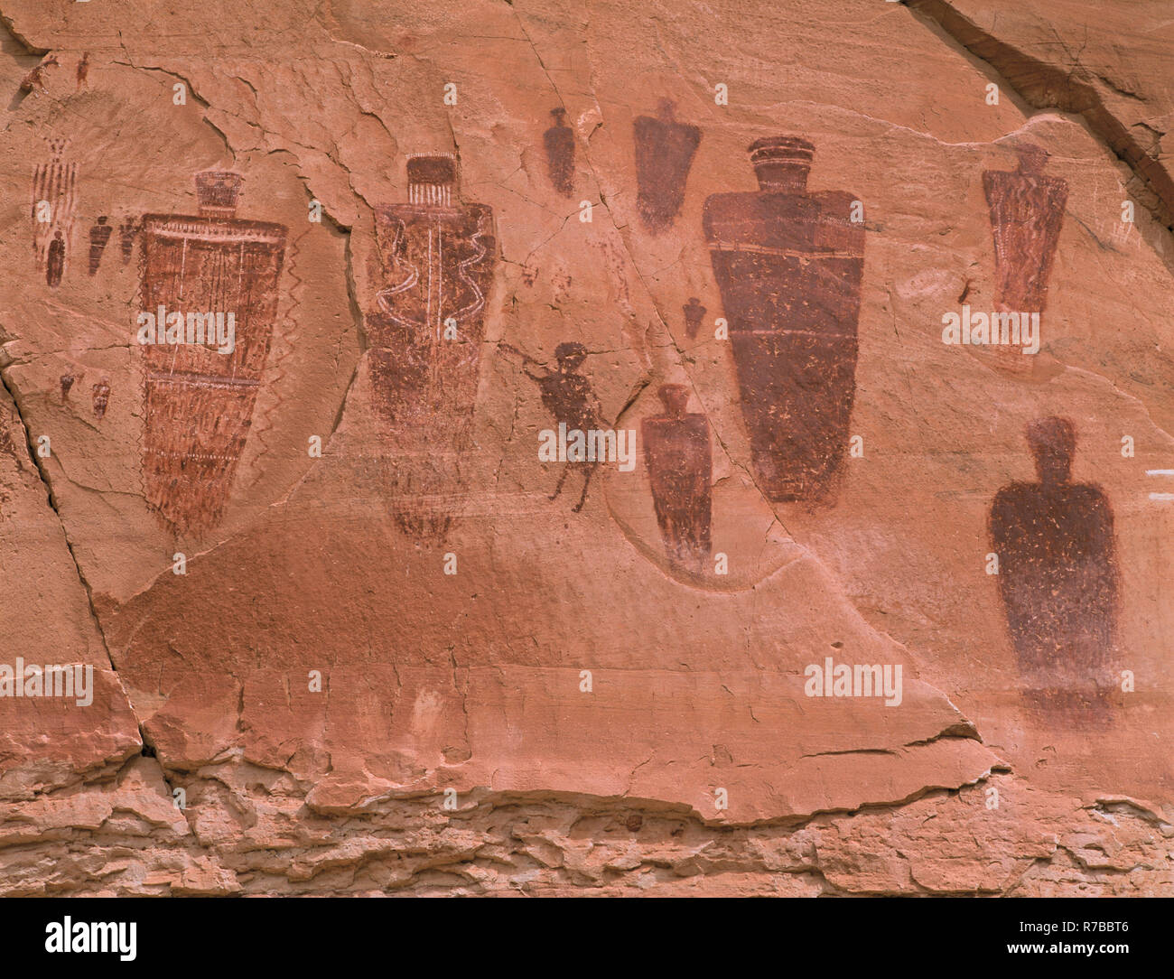 pictographs in the great gallery of horseshoe canyon in canyonlands ...