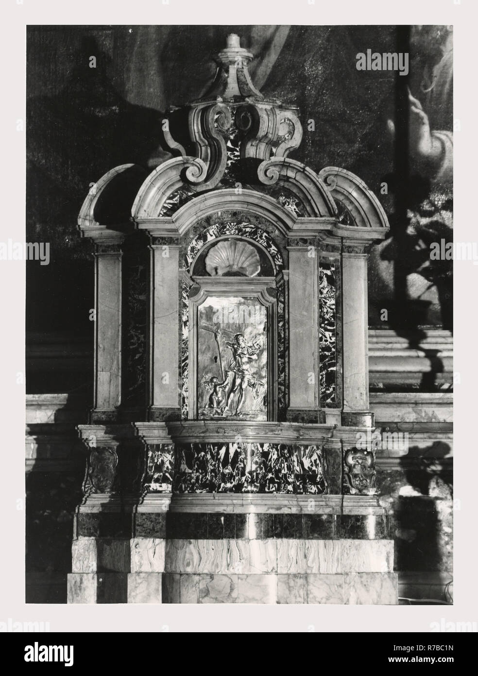 Carved wooden tabernacle hi-res stock photography and images - Alamy