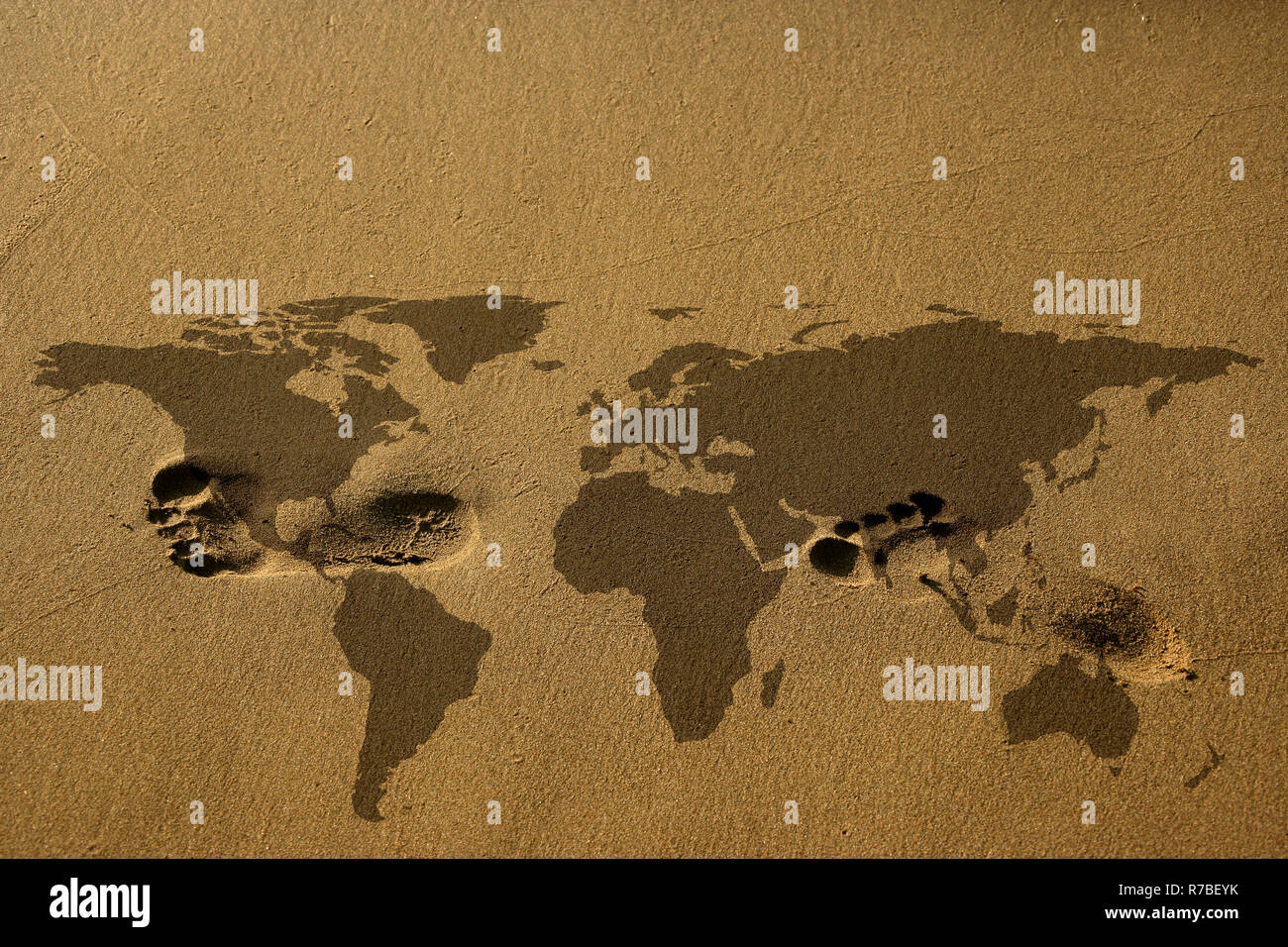 Global map trace hi-res stock photography and images - Alamy