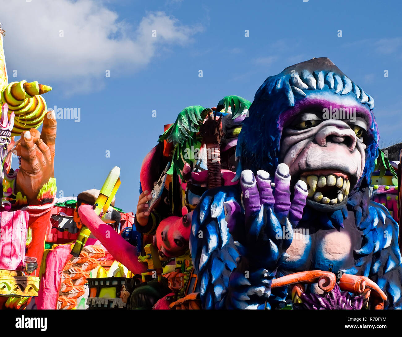 Gorilla float hi-res stock photography and images - Alamy
