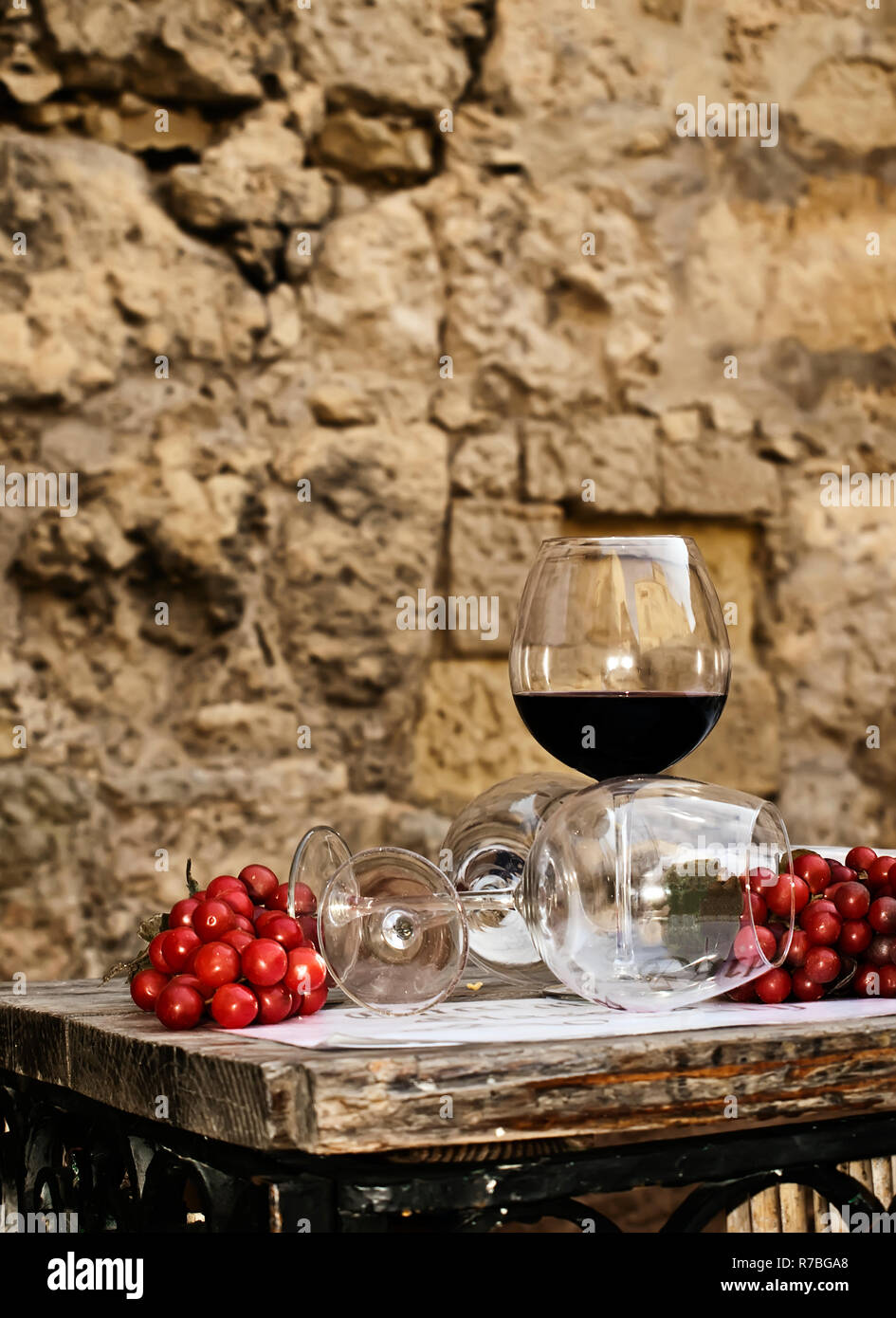 Medieval wine drinking hi-res stock photography and images - Alamy