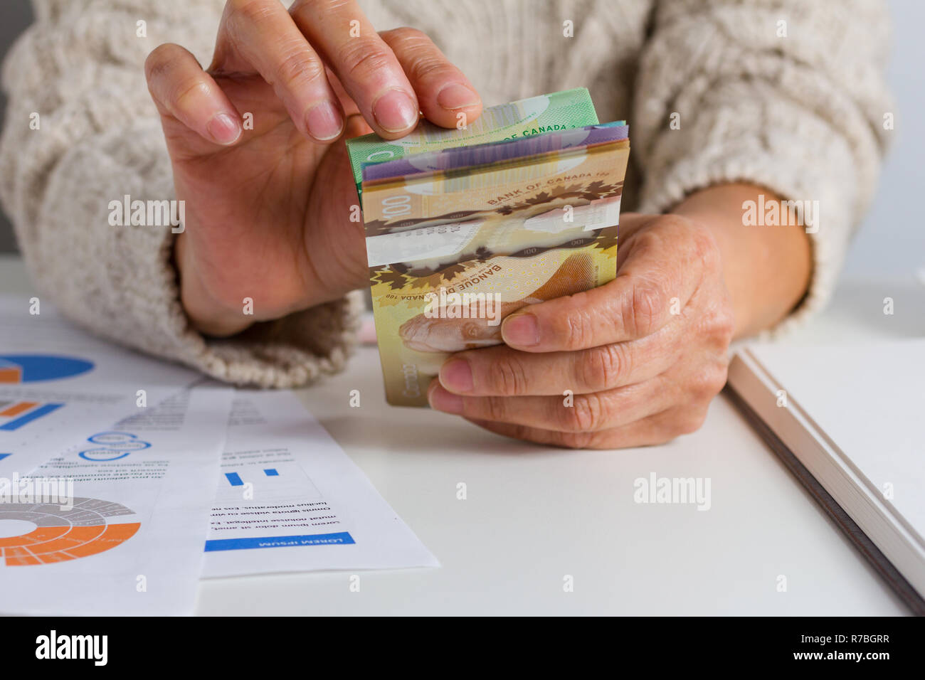 Person handling money hi-res stock photography and images - Alamy