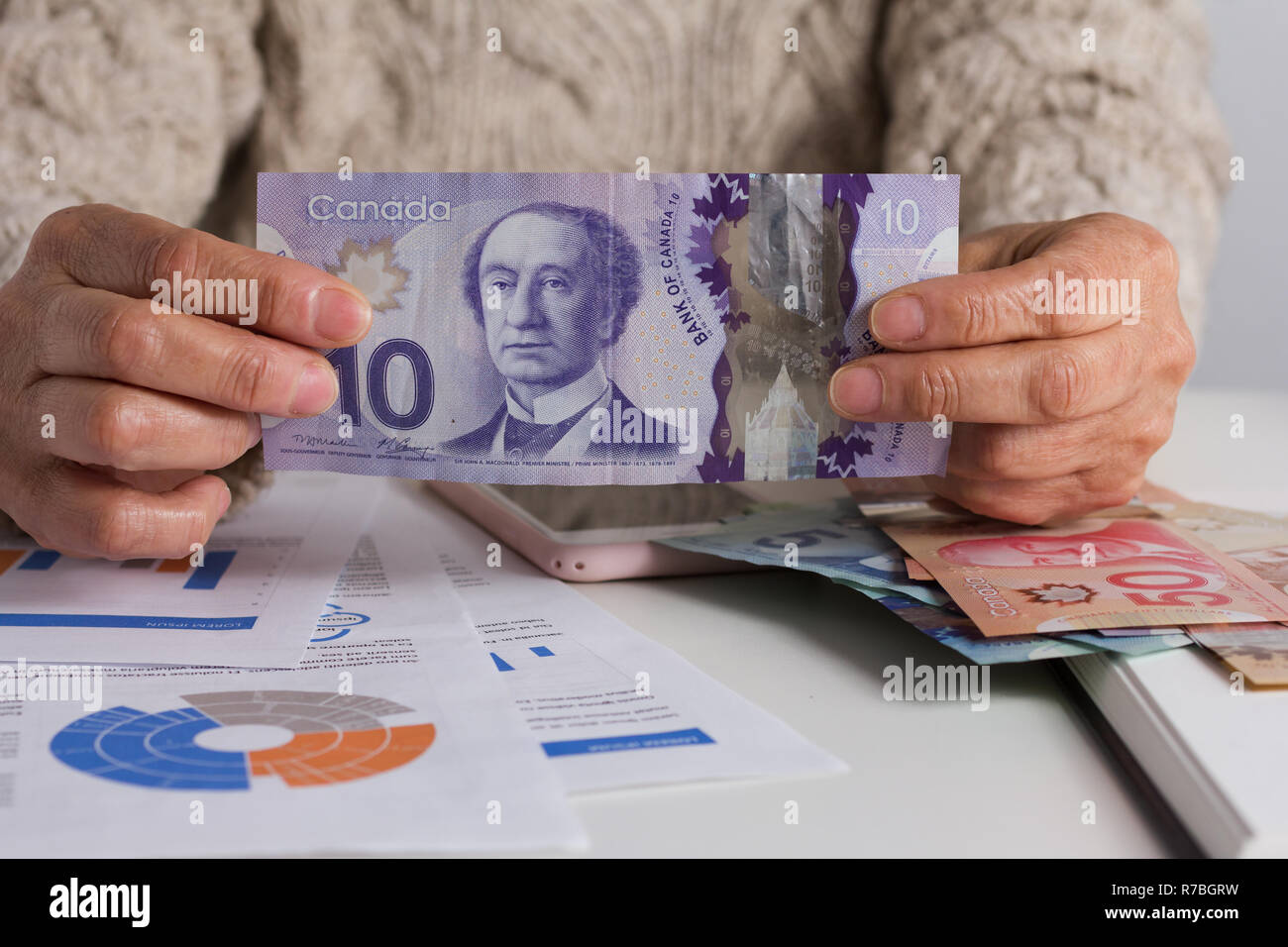 Papernotes hi-res stock photography and images - Alamy