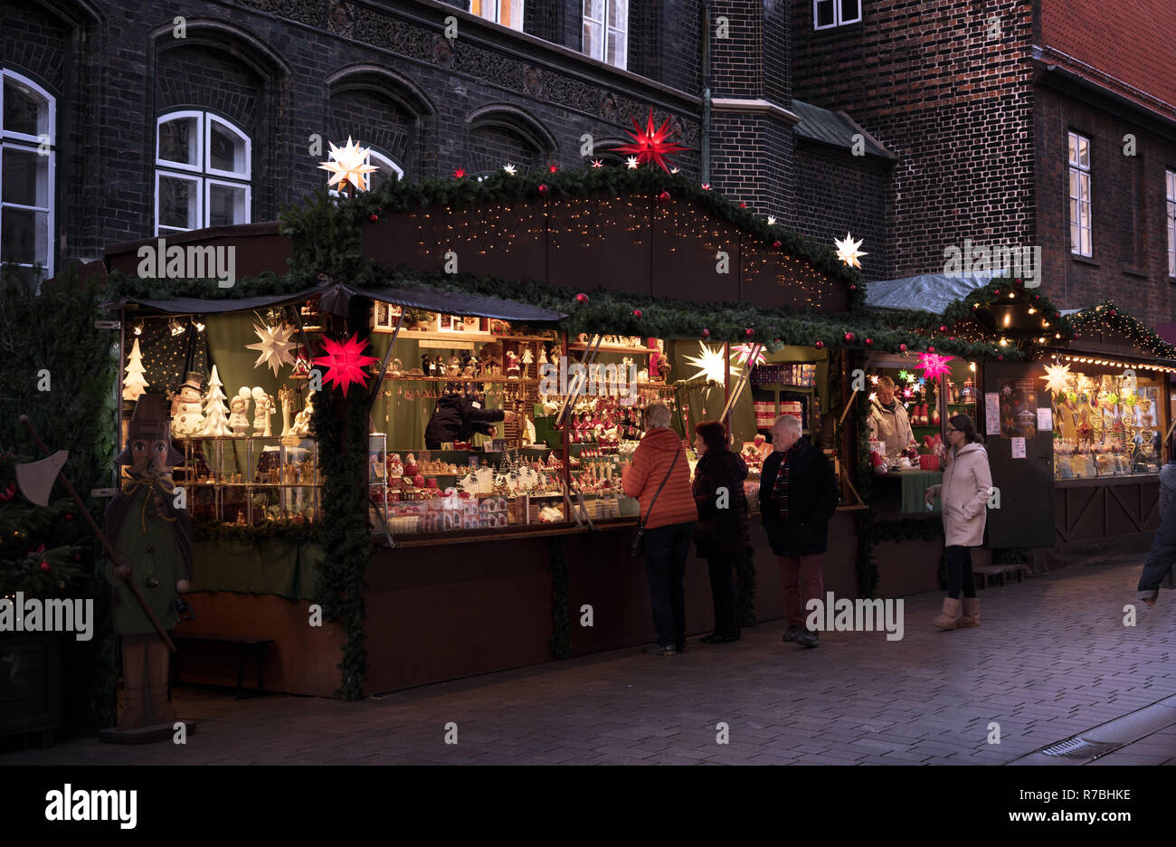 Sales booth hi-res stock photography and images - Alamy