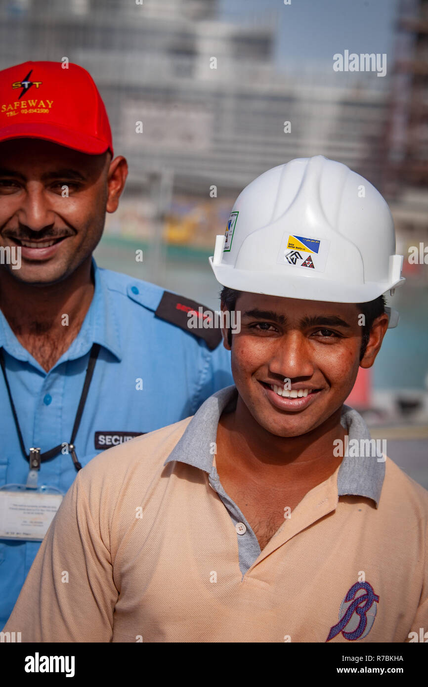 Office workers dubai hi-res stock photography and images - Alamy