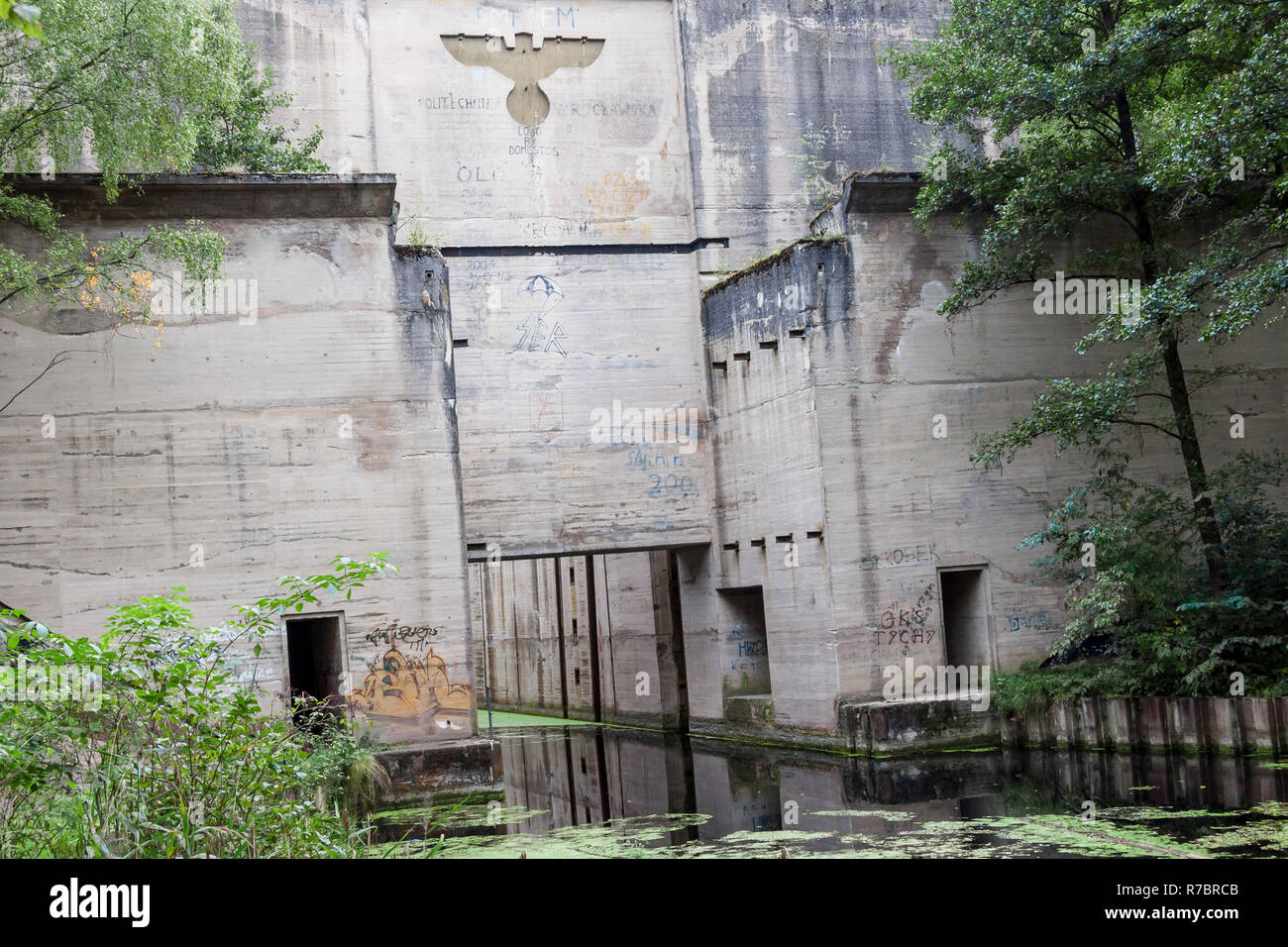 Sluice under construction hi-res stock photography and images - Alamy