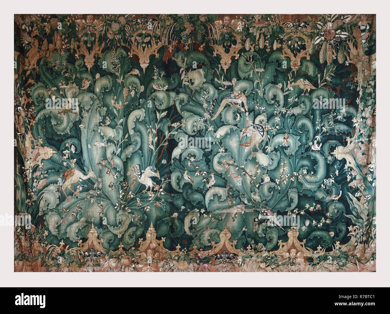 Large-leaf proscenium-verdure with proscenium incorporated into border ...