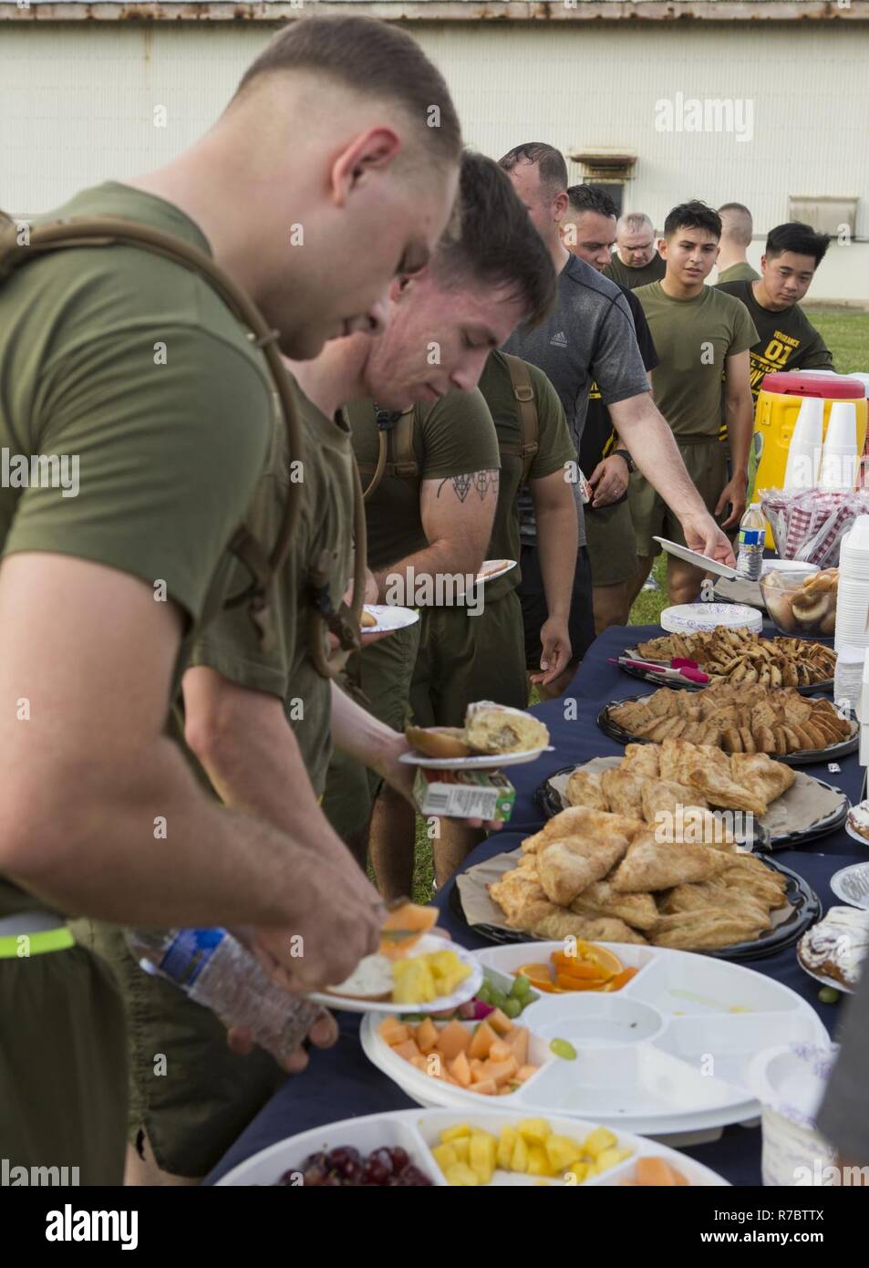 U.S. Marines with Bravo Company, Headquarters and Support Battalion ...