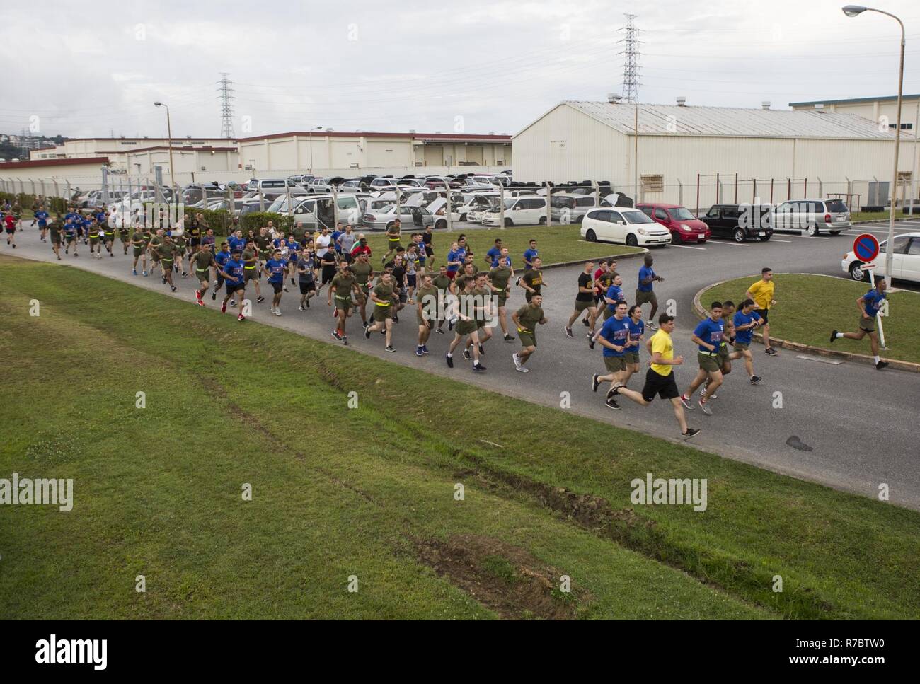 U.S. Marines with Bravo Company, Headquarters and Support Battalion ...