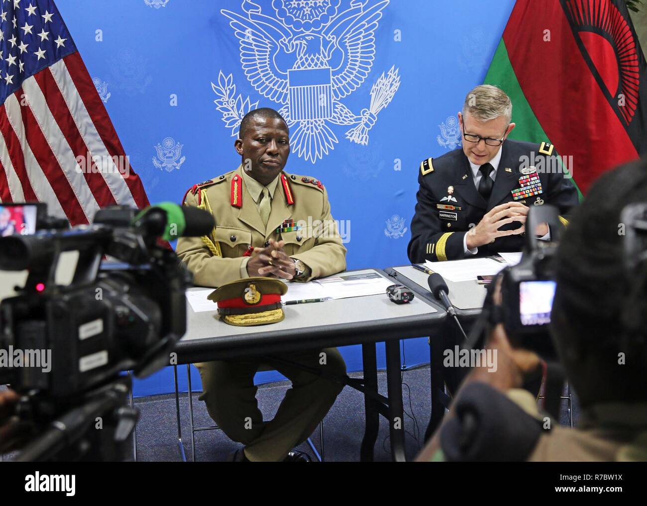 Malawi defense force chief of staff hi-res stock photography and images ...