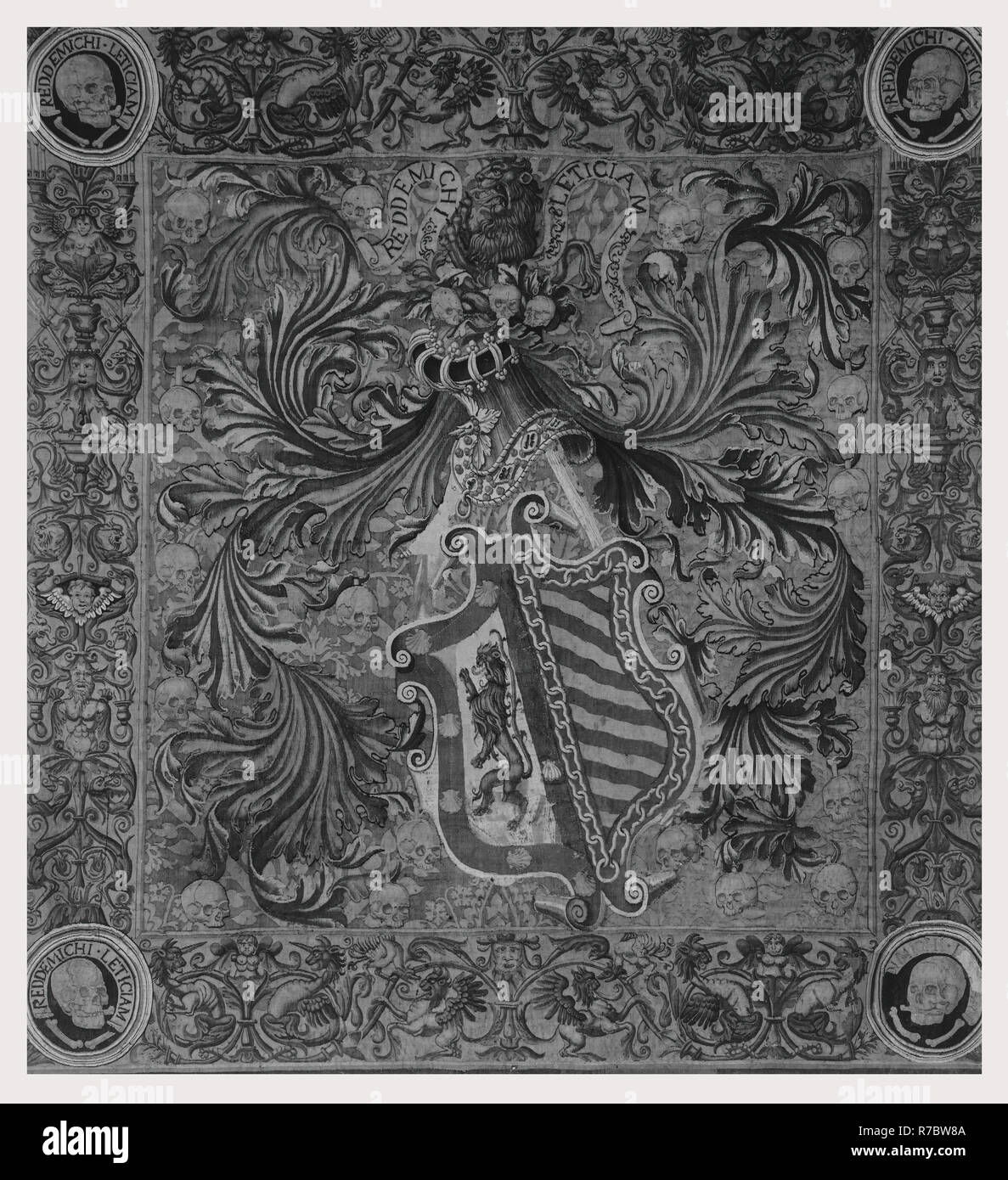 Knights coat of arms hi-res stock photography and images - Alamy