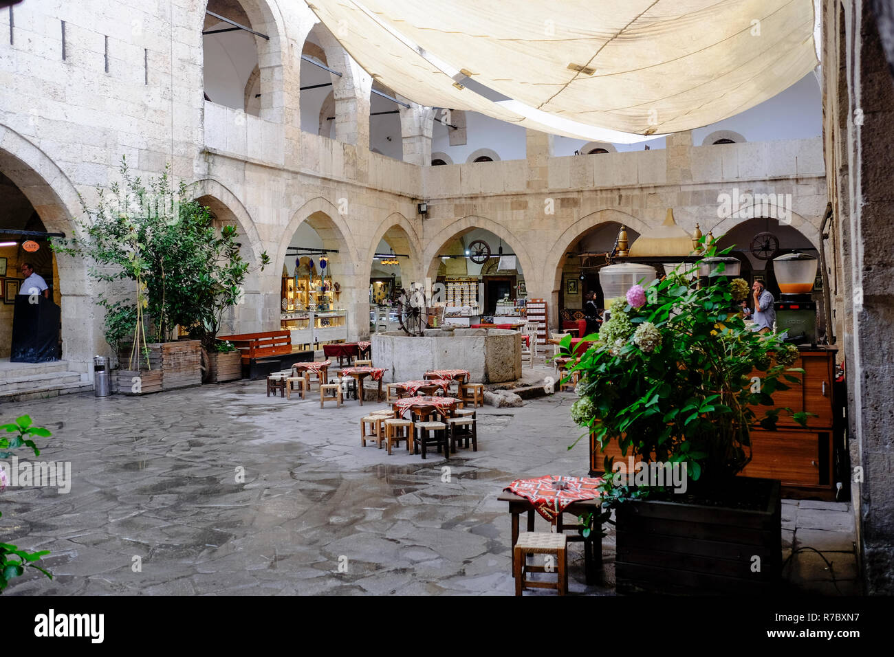 Antique courtyard hi-res stock photography and images - Alamy