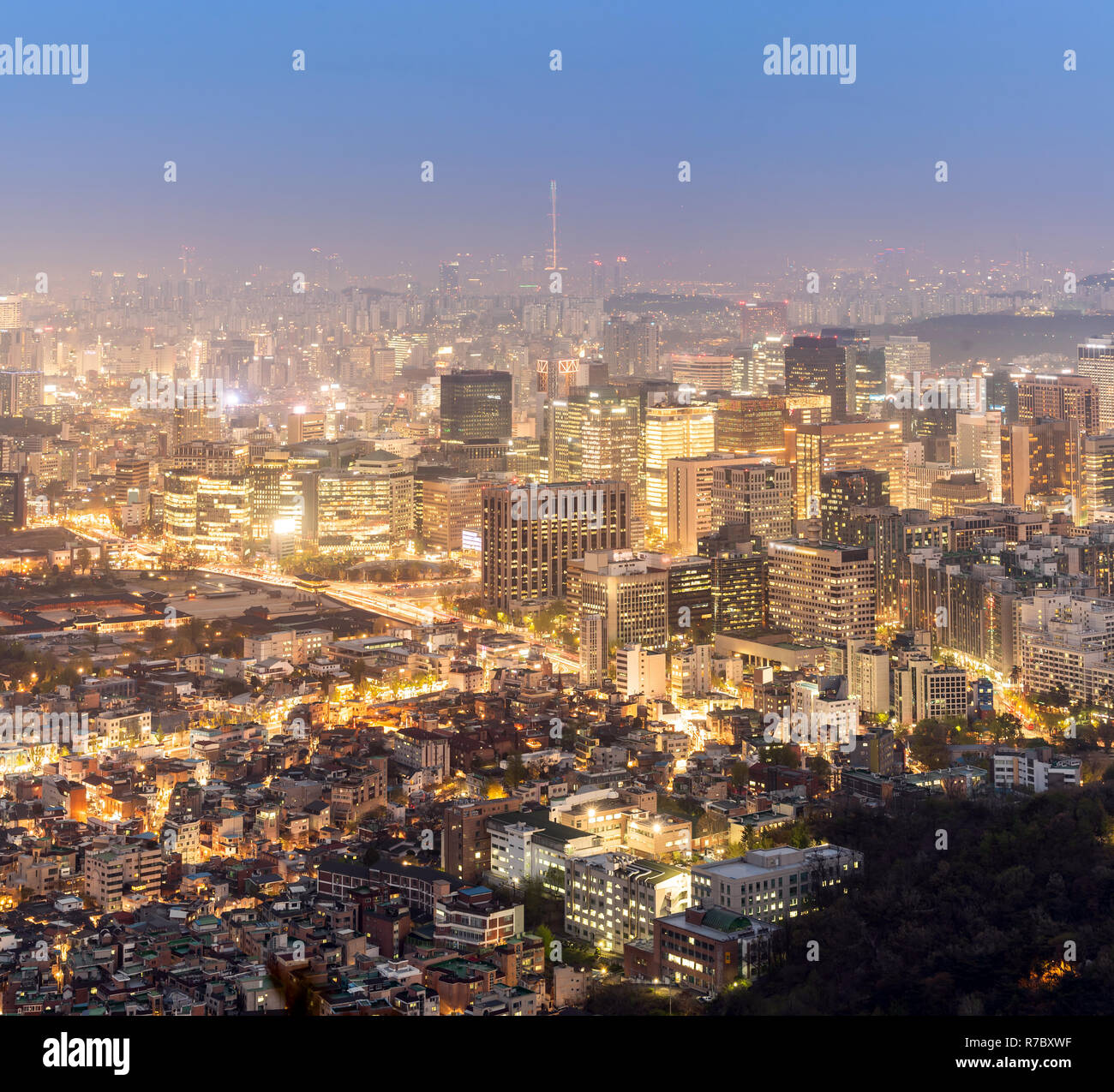Night view of Seoul Downtown cityscape Stock Photo - Alamy