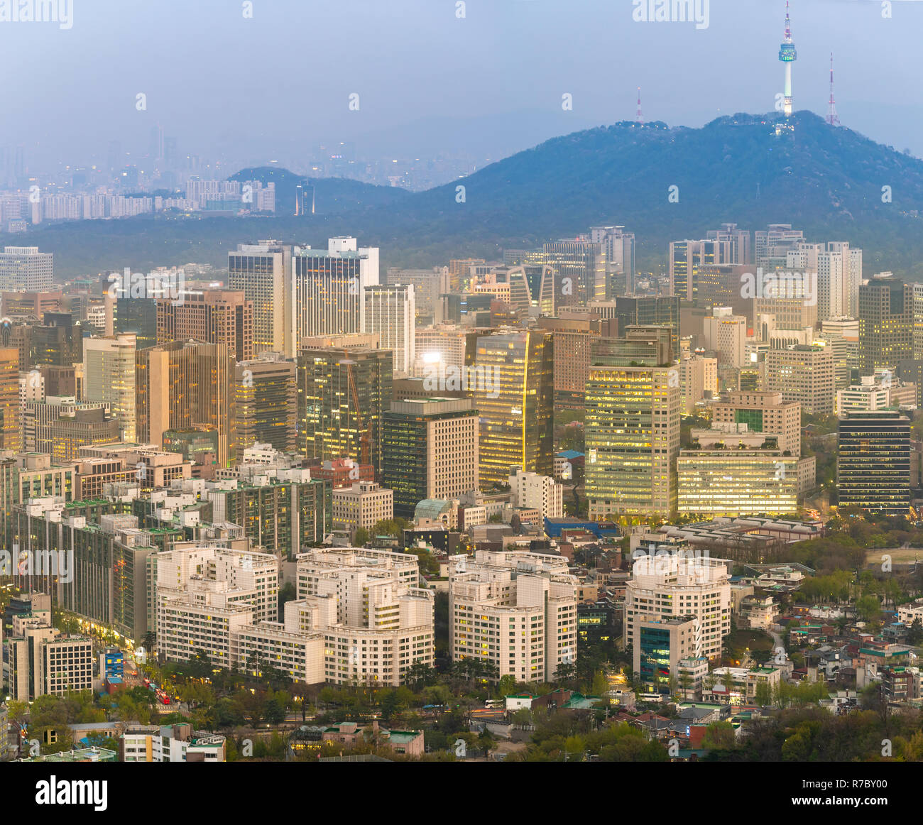 Night view of Seoul Downtown cityscape Stock Photo - Alamy