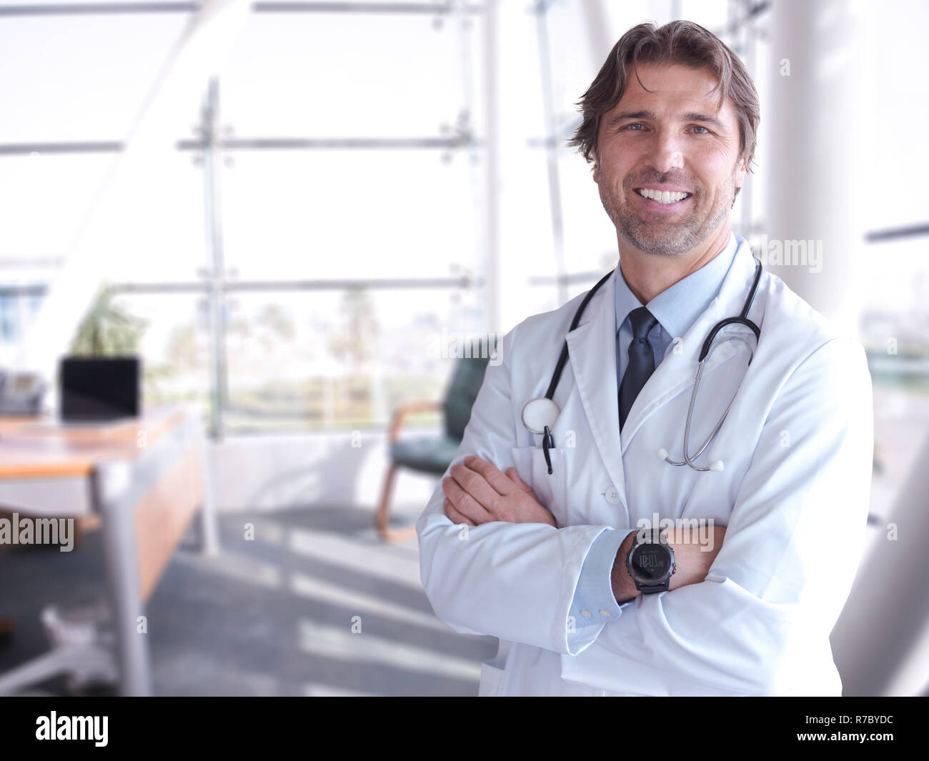 Doctor smilling hi-res stock photography and images - Alamy