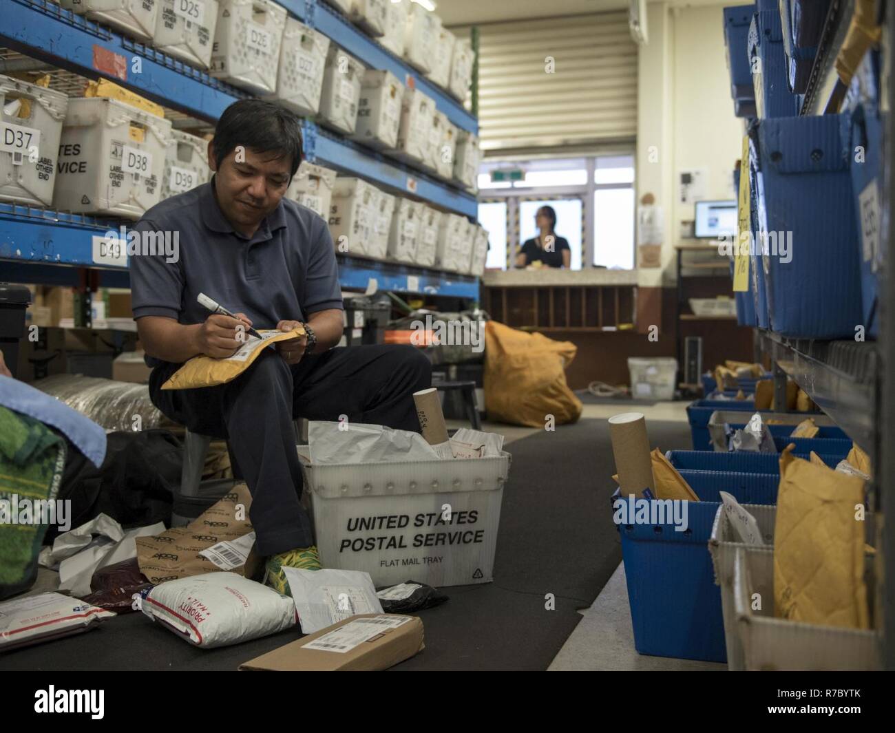 Loading and unloading processes hi-res stock photography and images - Alamy