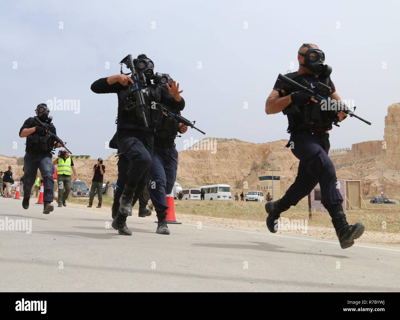 Members of a Jordanian Special Forces unit sprint toward their ...